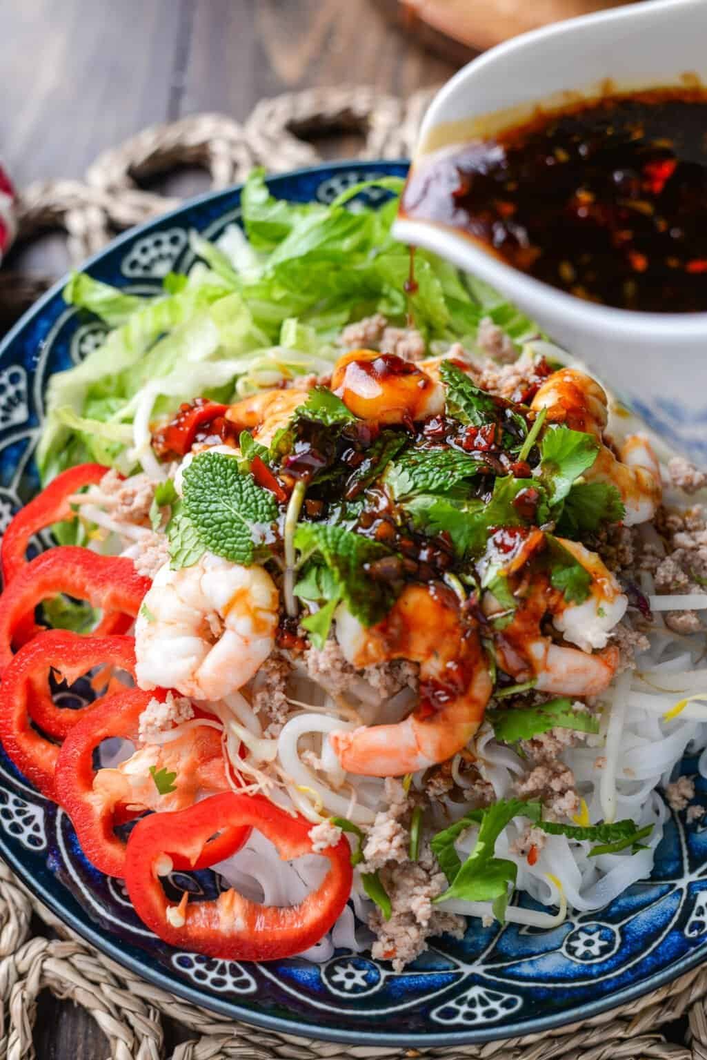 Vietnamese Prawn and Pork Mince Noodle Salad (Phở Trộn Tôm Thịt ...